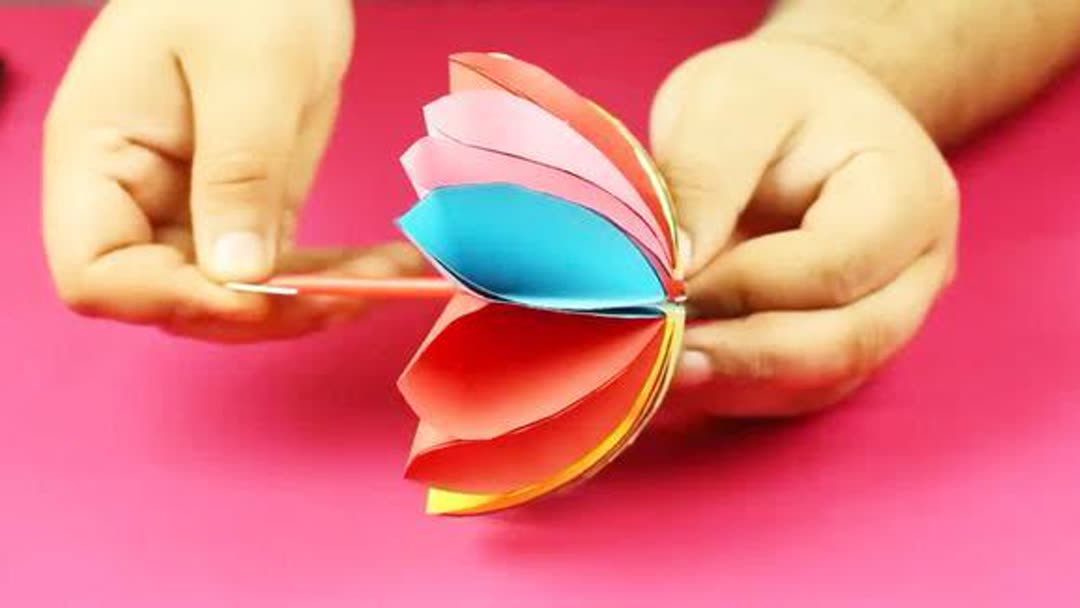 如何折纸做个小雨伞?