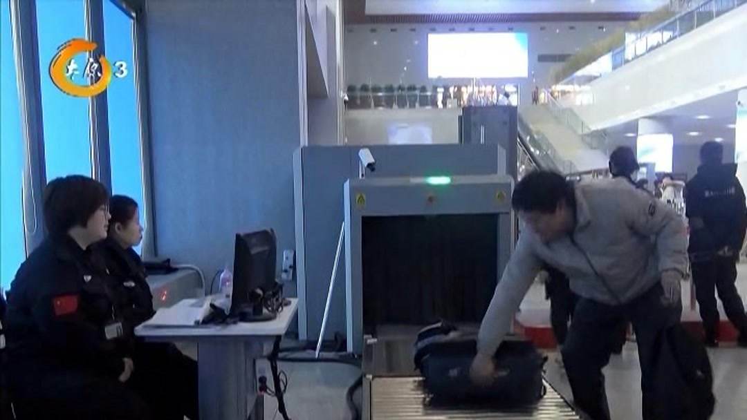 河北:携带管制刀具 男子车站被拘