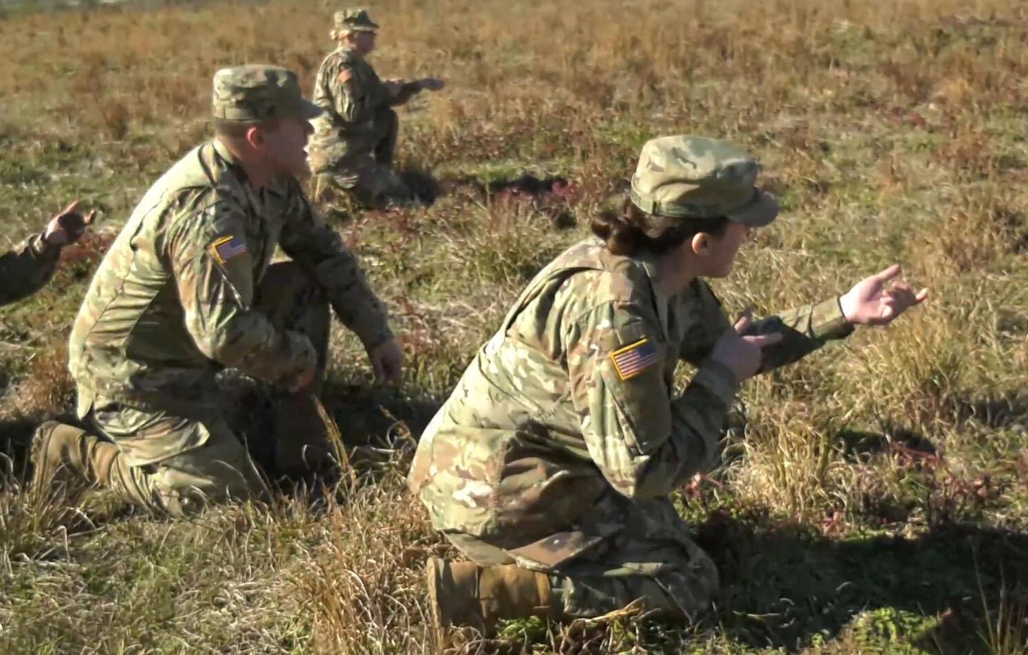 装枪作势?美军射击训练连枪都没有 还得用嘴模拟射击声