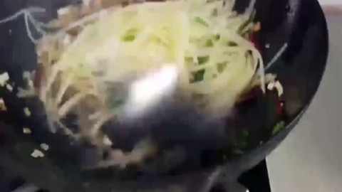 大厨教大家做土豆丝,非常爽口