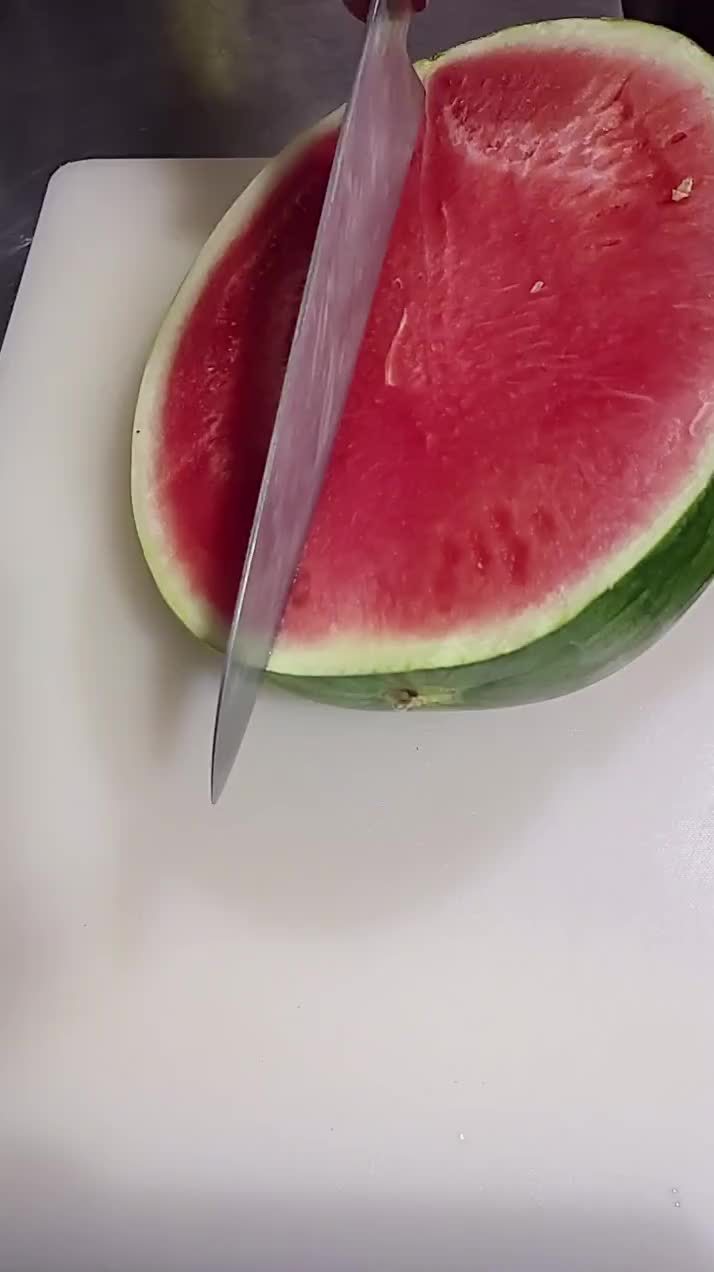 喜欢雕刻的朋友关注我,每天更新各种水果制作教程