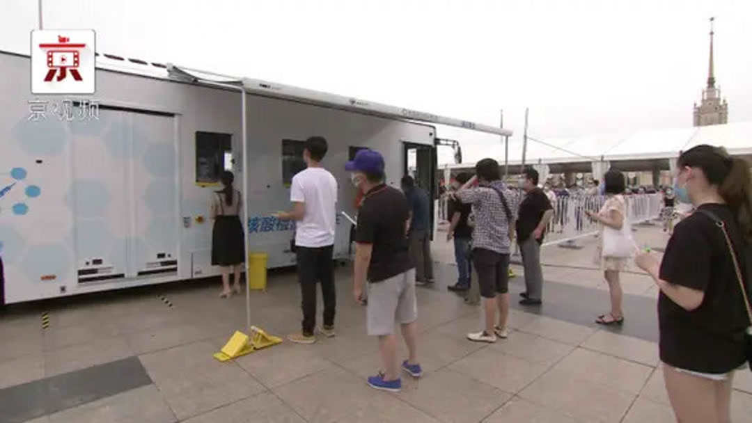 半分钟一人!核酸检测采样车投入使用,内设空调环境凉爽!