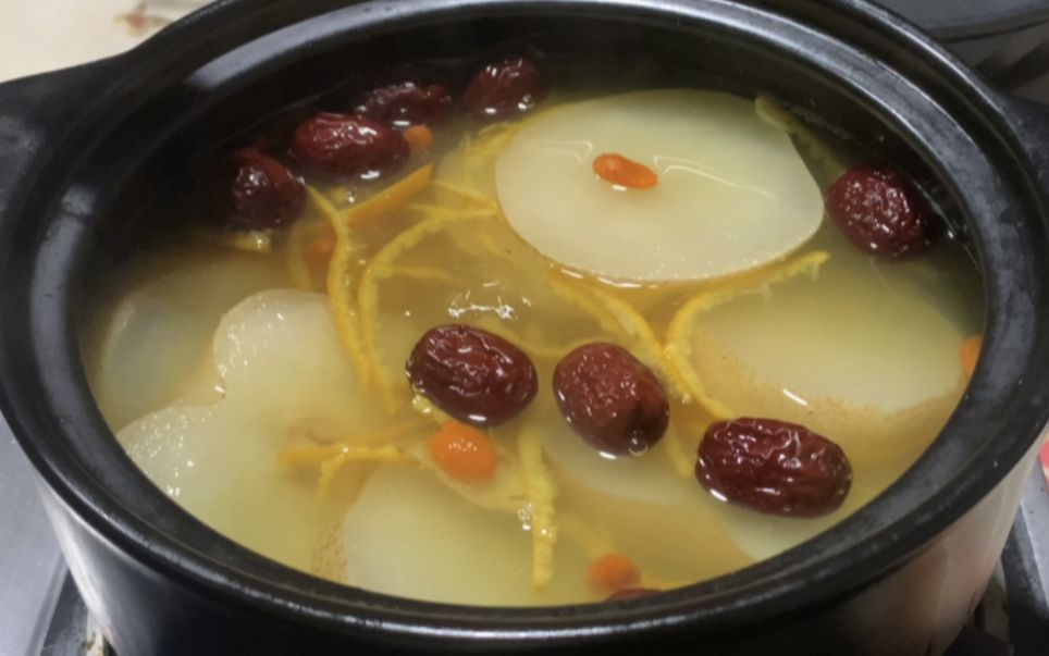咳嗽上火不用愁,一锅梨汤备在家,清甜不油腻止咳化痰好效果