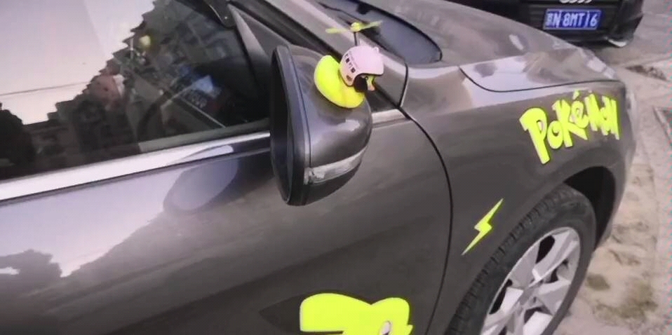 最近超流行的皮卡丘车贴 当90后们有了车