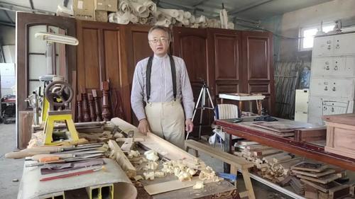 传统木工刨子刨削木料,应该注意持刨运力方法