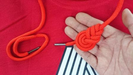 今年最流行的卫衣帽绳子系法,让你的衣服绝对与众不...