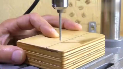 牛人自制了个简易斯特林发动机,火烧就能启动,我都想试试了