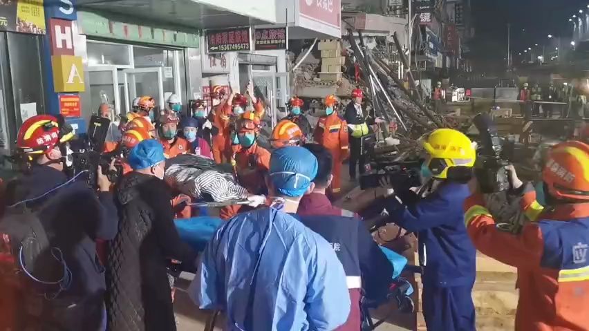 被困近88小时,长沙自建房倒塌事故救出第九名被困者