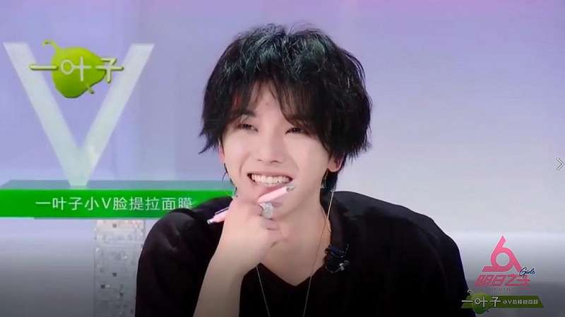 兰西雅的“无词歌”搭配华晨宇笑容,娇羞的表情让人笑的停不下来