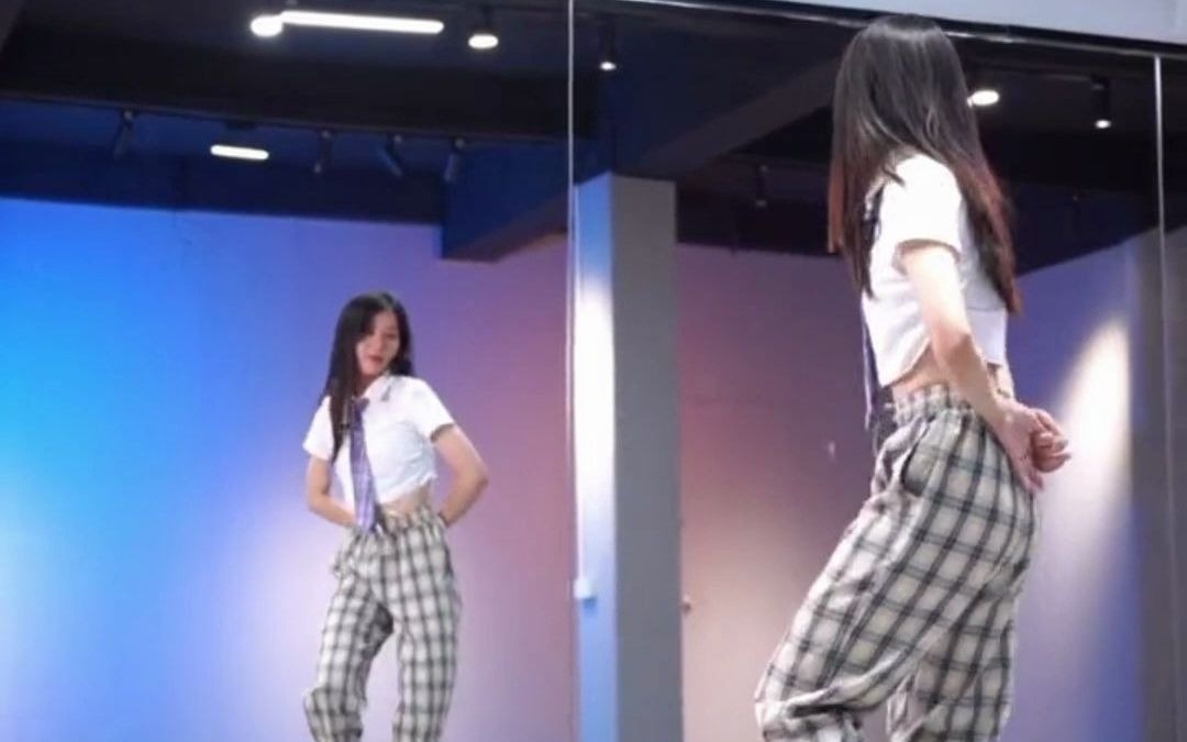 【舞蹈教程】这么甜的舞,学起来跳给心爱的人看吧 热爱105度的你