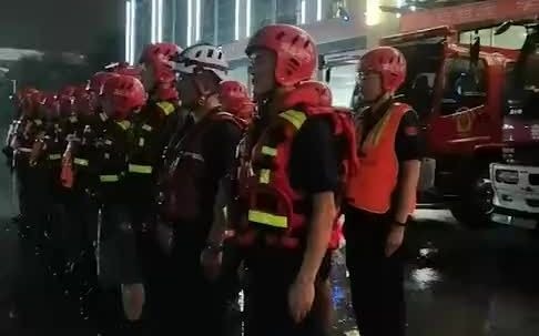 胡辣汤挺住啊热干面来了!湖北365名消防指战员凌晨出发增援河南