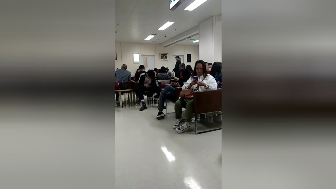 北京协和医院国际部的专家挂号费一人900,还要网上提前一周预约!...