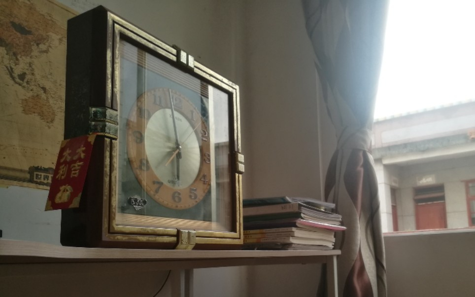 《钟表介绍》20世纪末期的电子报时石英钟