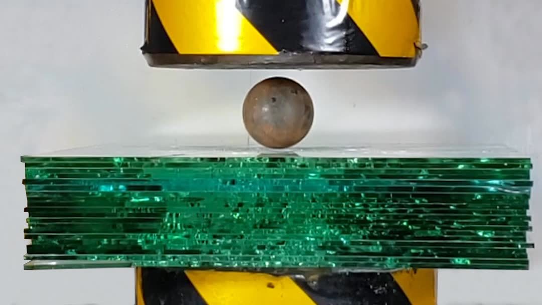 钢化玻璃是否能承受200吨的压力?实验测试一下