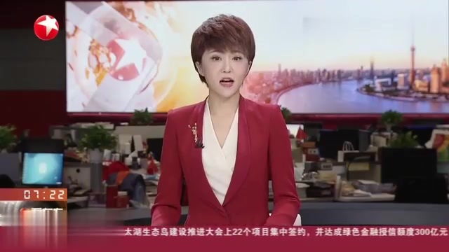 十一假期出行:上海--交警多轮次登车临检查验长途客运安全带佩戴情况