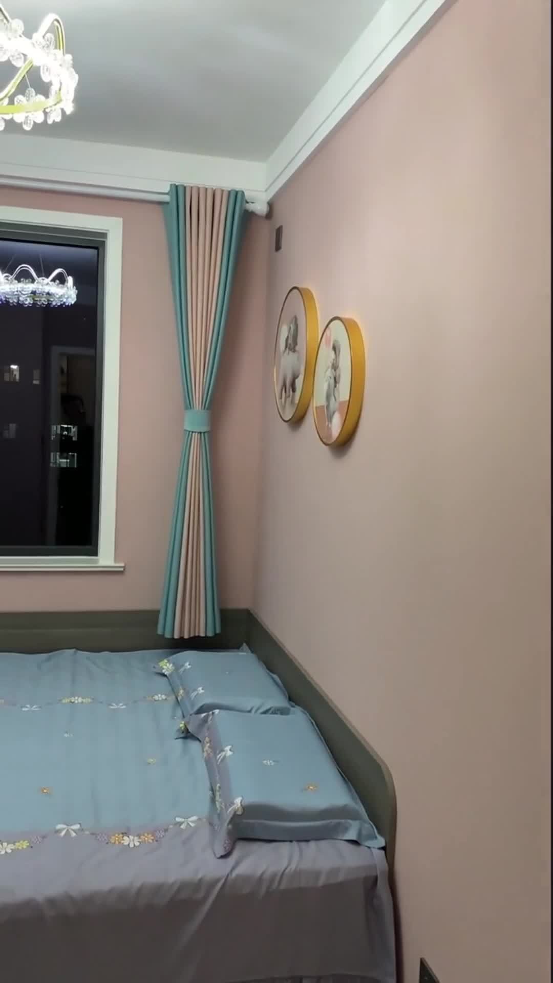 北卧室一直没想好怎么做,现在全屋乳胶漆,定制了一套榻榻米,更合理的...