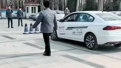 全新一代宝来主动刹车测试,看来这功能属实非常的强大,驻车太灵敏了!