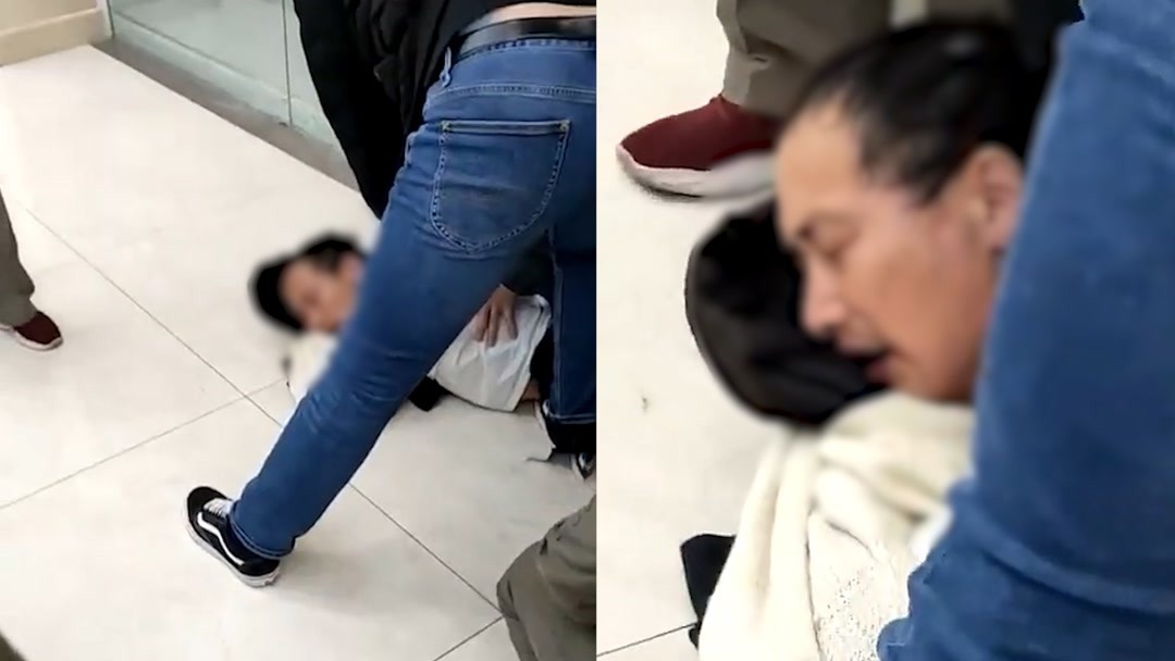 男子商场偷拍女厕,被大妈抓现行按倒在地,派出所:行政拘留10日