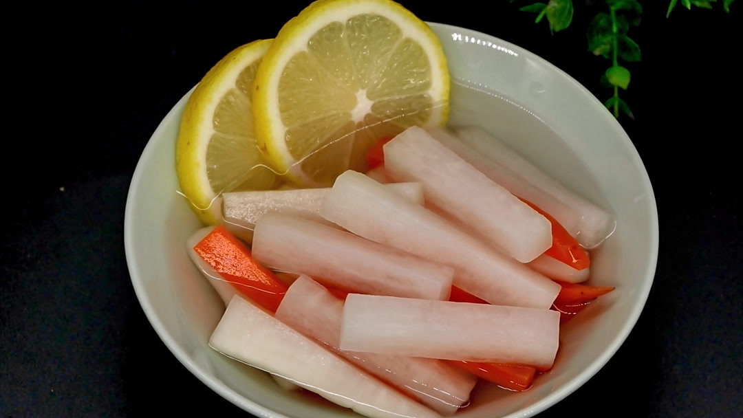 不用开火,1根白萝卜,一个柠檬,教你泡萝卜的做法,酸甜可口