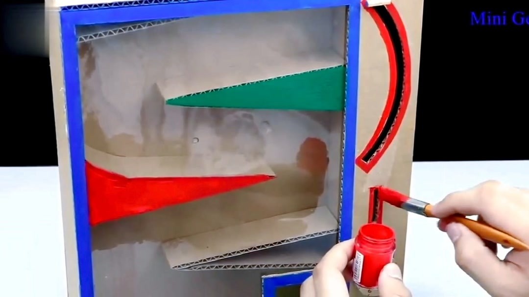 手工生活:制作自动售货机泡泡糖YoYo旋转储蓄硬币
