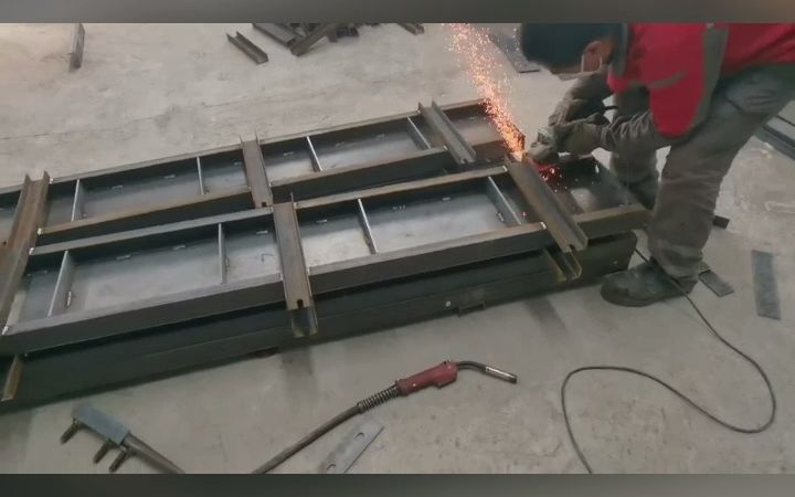 高铁三墙模板-公路防撞墙模具-现浇防撞墙模具