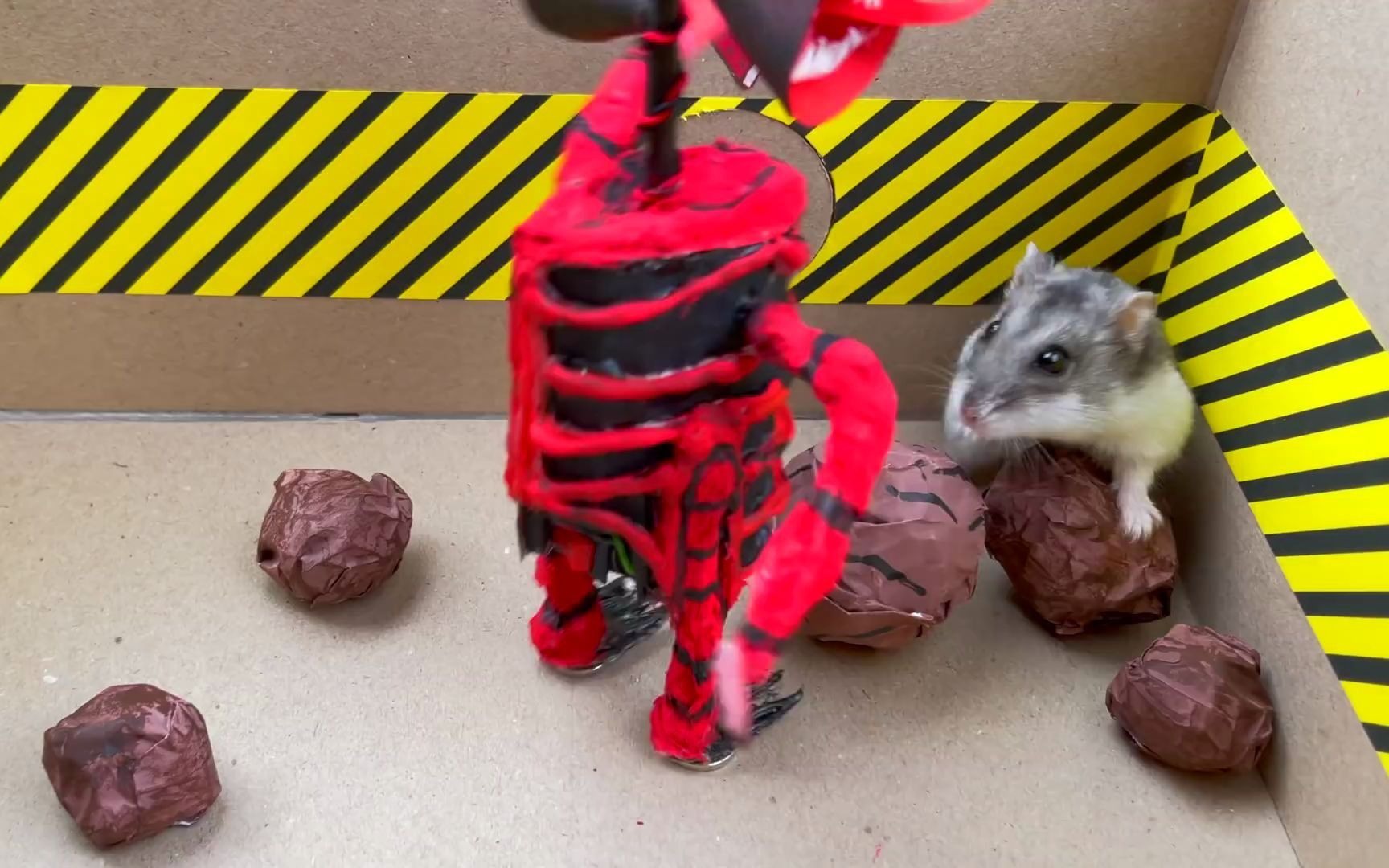 天然浴岩障碍加上人工陷阱!警笛头主题迷宫,一步一惊心!