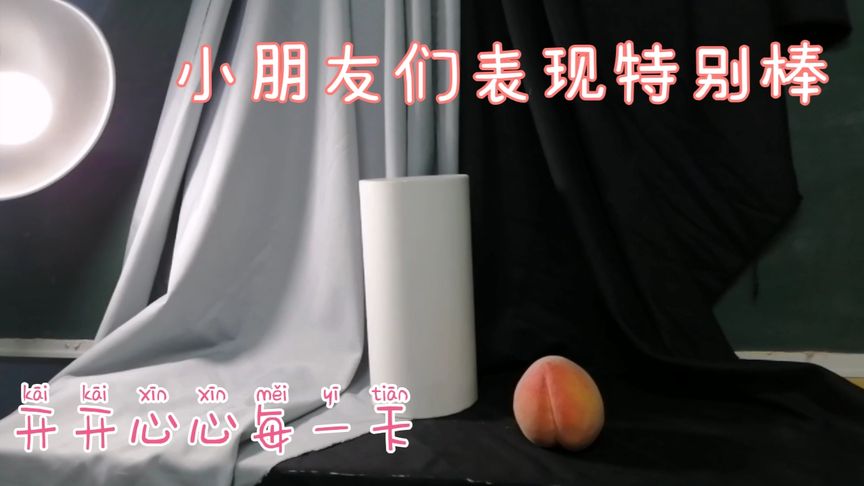 素描石膏几何体写生的小少年们