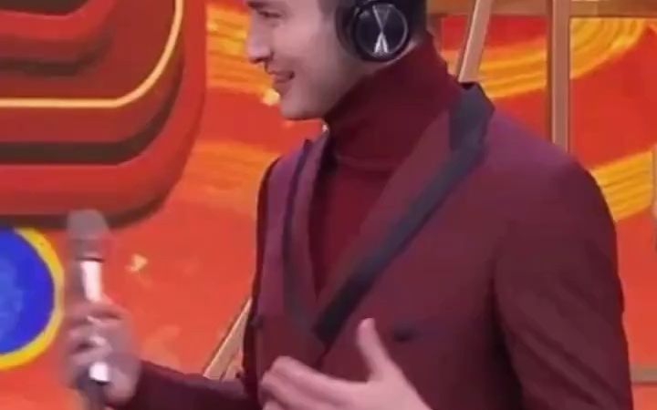 这憨憨的声音非常嘹高,气息又足又稳,若是练练可能会让人惊艳￼#...