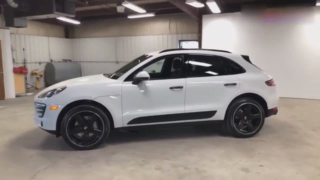 打开保时捷Macan S的车门