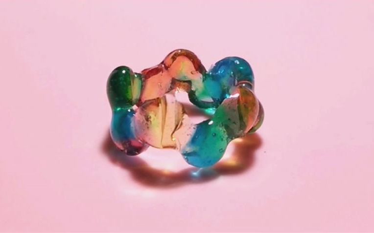 【搬运】没模具也要变一个彩虹戒指(UV滴胶教程)