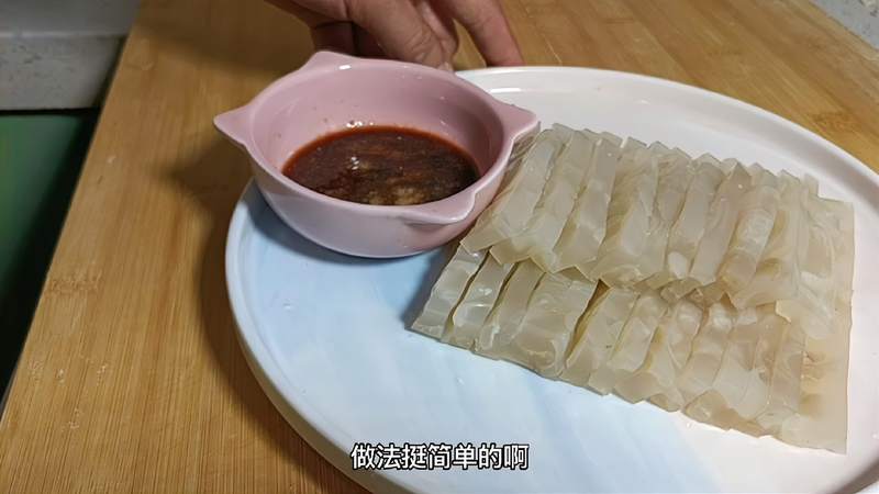 北方人年夜饭上不可缺少的凉菜肉皮冻的详细做法