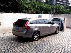 沃尔沃V60 自动刹停测试(汽车喷绘)