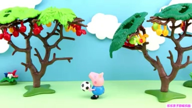 小猪佩奇第五季小猪佩奇动画片之乔治摘水果给它的伙伴们吃