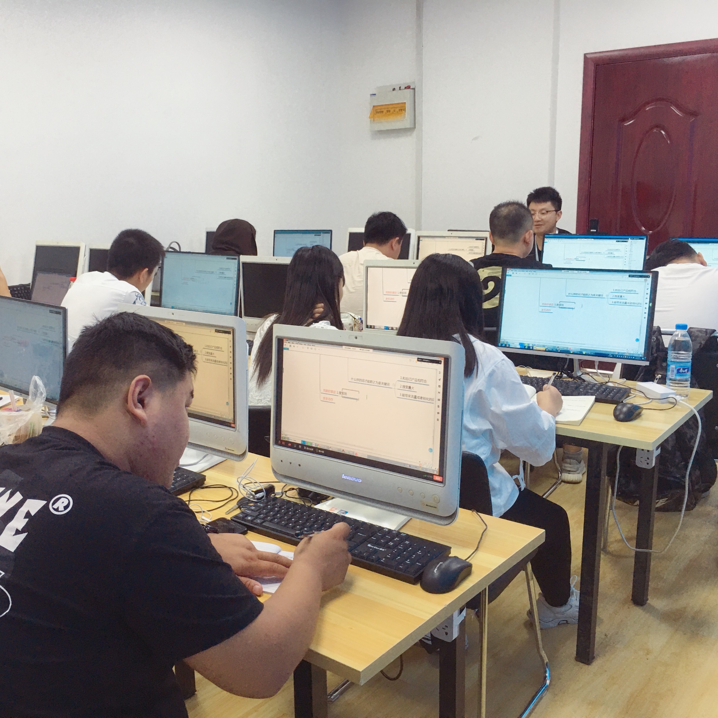 大旗设计王老师 