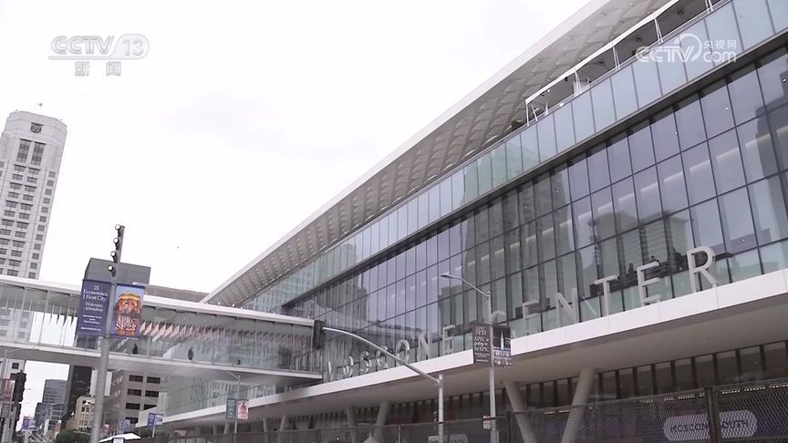 习近平出席亚太经合组织领导人同东道主嘉宾非正式对话会暨工作午宴