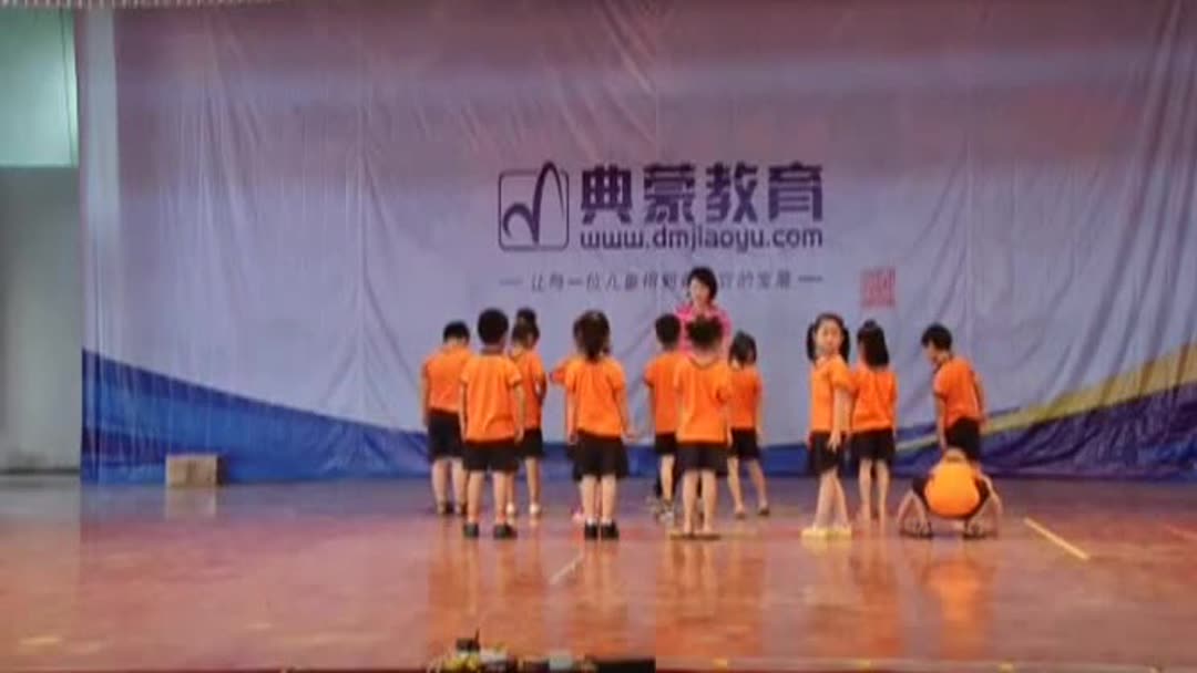 张老师2017大班公开课含教案大班体育《有趣的绳子》1