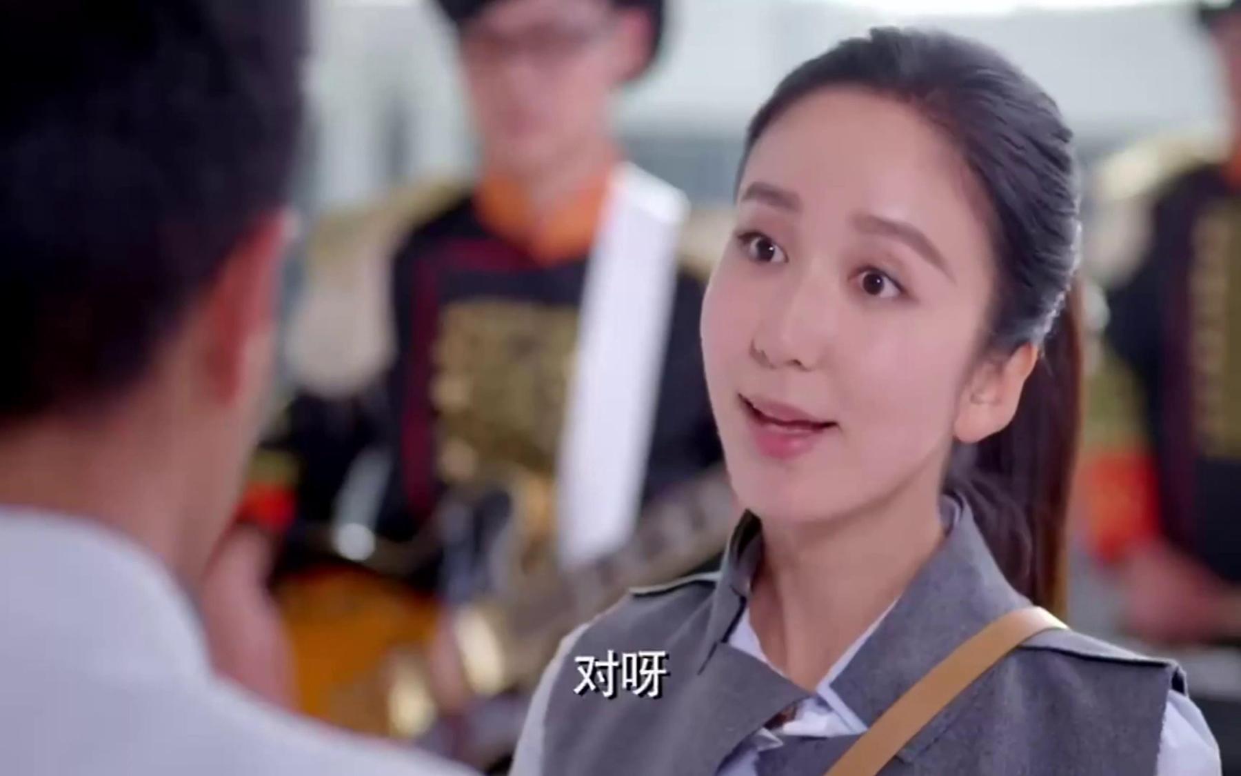 姐妹:员工辞职太霸气,现场请乐队嗨歌一曲,楼上老总看傻了眼