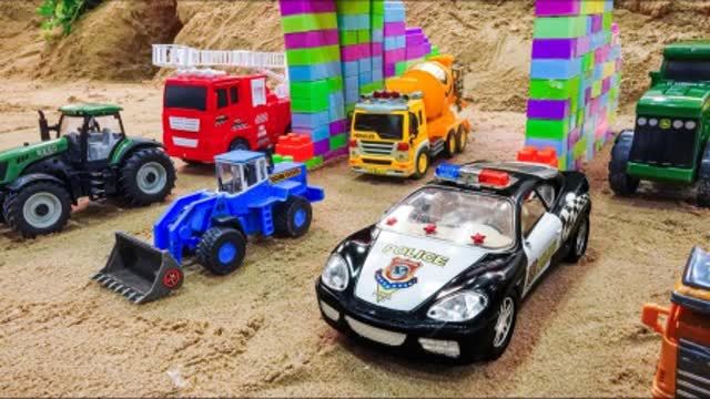 消防车、拖拉机进入魔法门后发生了什么?警车怎么会翻车了?