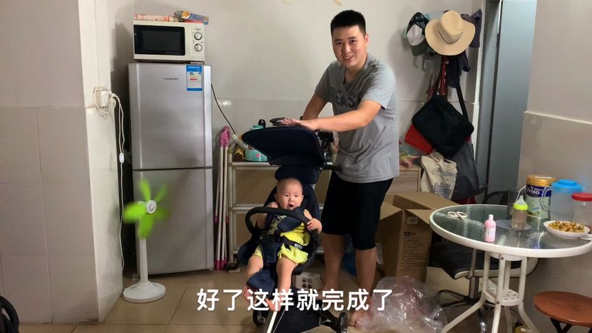 宝宝九个月身高74cm,体重18斤,迫不及待就坐上了新买的遛娃神器