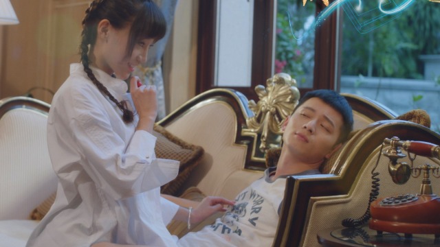 用微信App玩个游戏,竟能攒一个妹子,啥时候有...