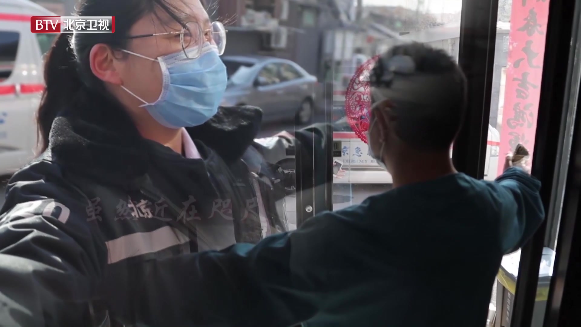 【生命缘】急救医生夫妻隔门拥抱,致敬每一位医护工作者,愿你们平安...