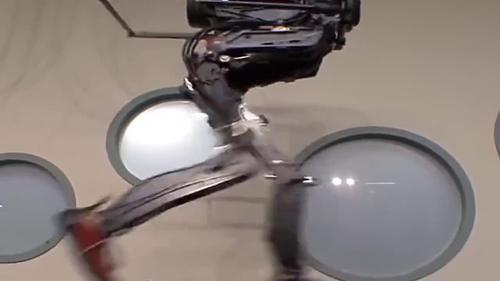 波士顿动力公司的人形机器人,10年发展过程,越来越灵活了