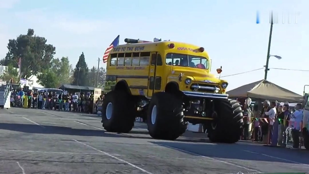 难怪美国的校车被称最安全的,原来长这样,开眼了!