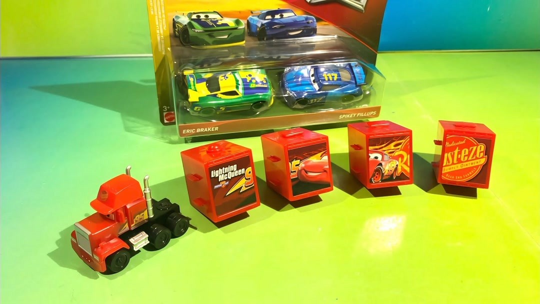 赛车总动员:比擎天柱还能装,竟然装下了这么多玩具车!