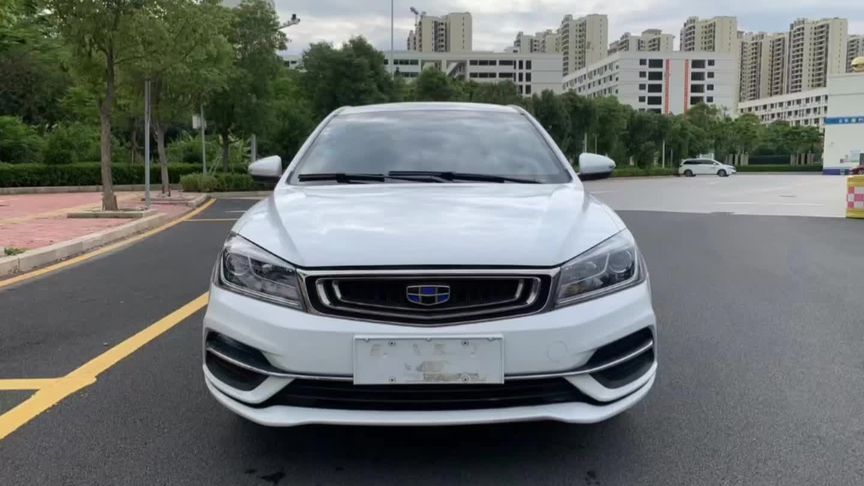 象牙白18年吉利•帝豪自动挡1.5L豪华版,智能钥匙,一键启动