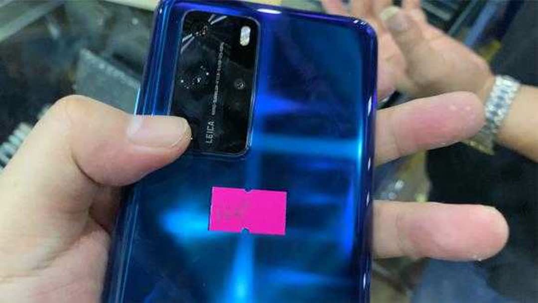 华强北手机批发市场,华为涨价遭疯抢,而苹果机器跌价却无人问津