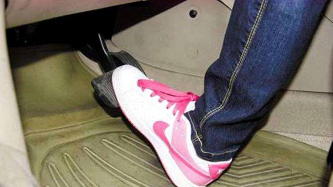 这些踩刹车技巧,驾校多半不会教你,既安全又省油