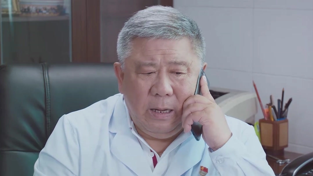 最美逆行:院长医院抗疫,几天没回家都不知道,感动了