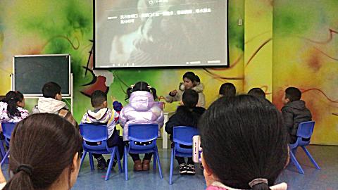 中班数学《听声音数糖果》