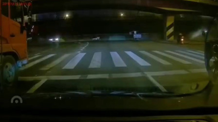 突发!无锡高架垮塌瞬间多角度曝光 桥下3辆小车被压